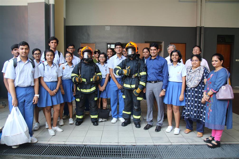Scdf Offer Safety Tips To Giis Students And Staff At Sengkang Fire Station